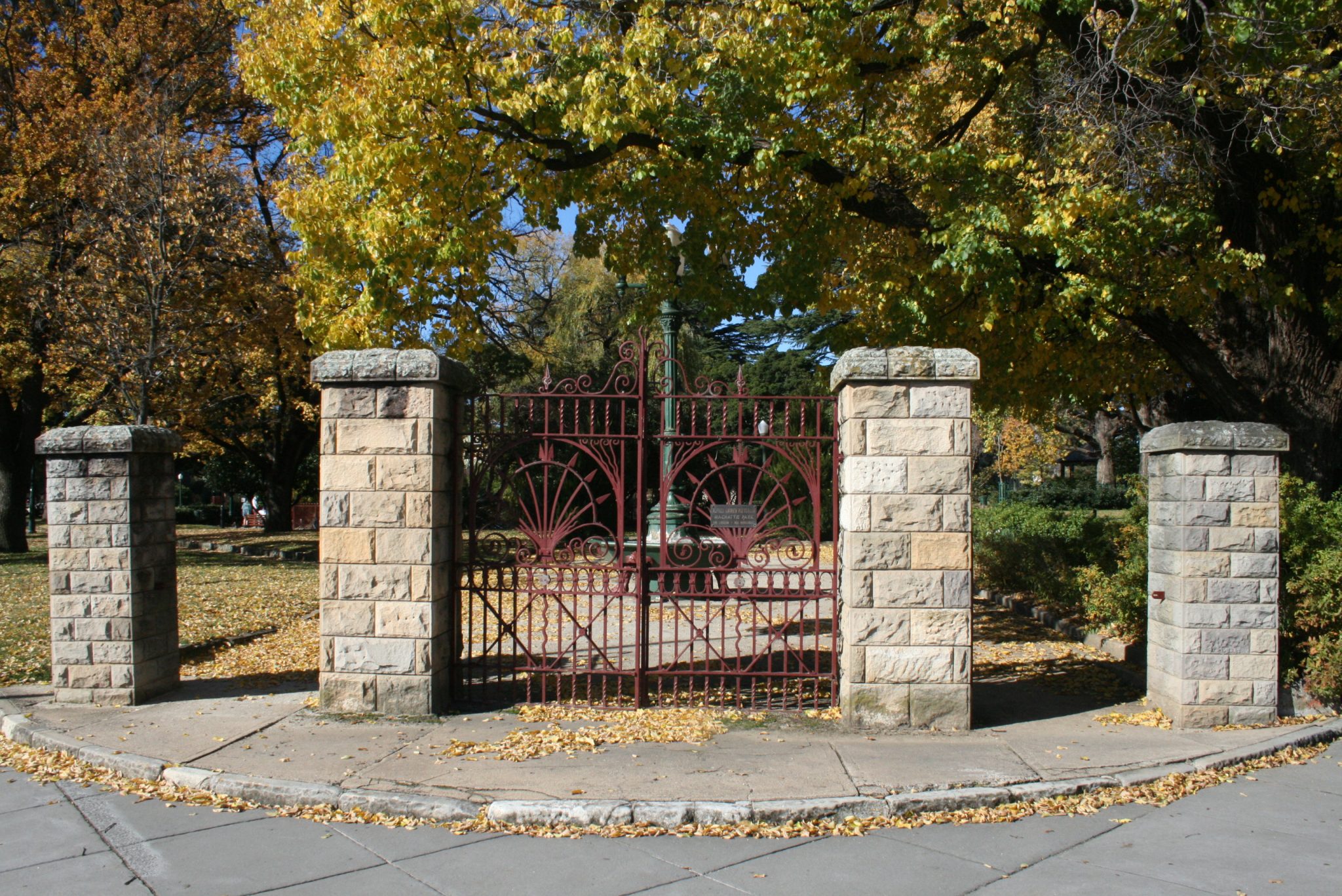 Machattie Park - Autumn Colours Event - Bathurst Region Tourism